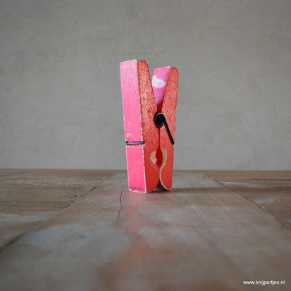 Grote Knijper Vintage Rood | Kaarthouder | Knijpers - Knijpertjes.nl